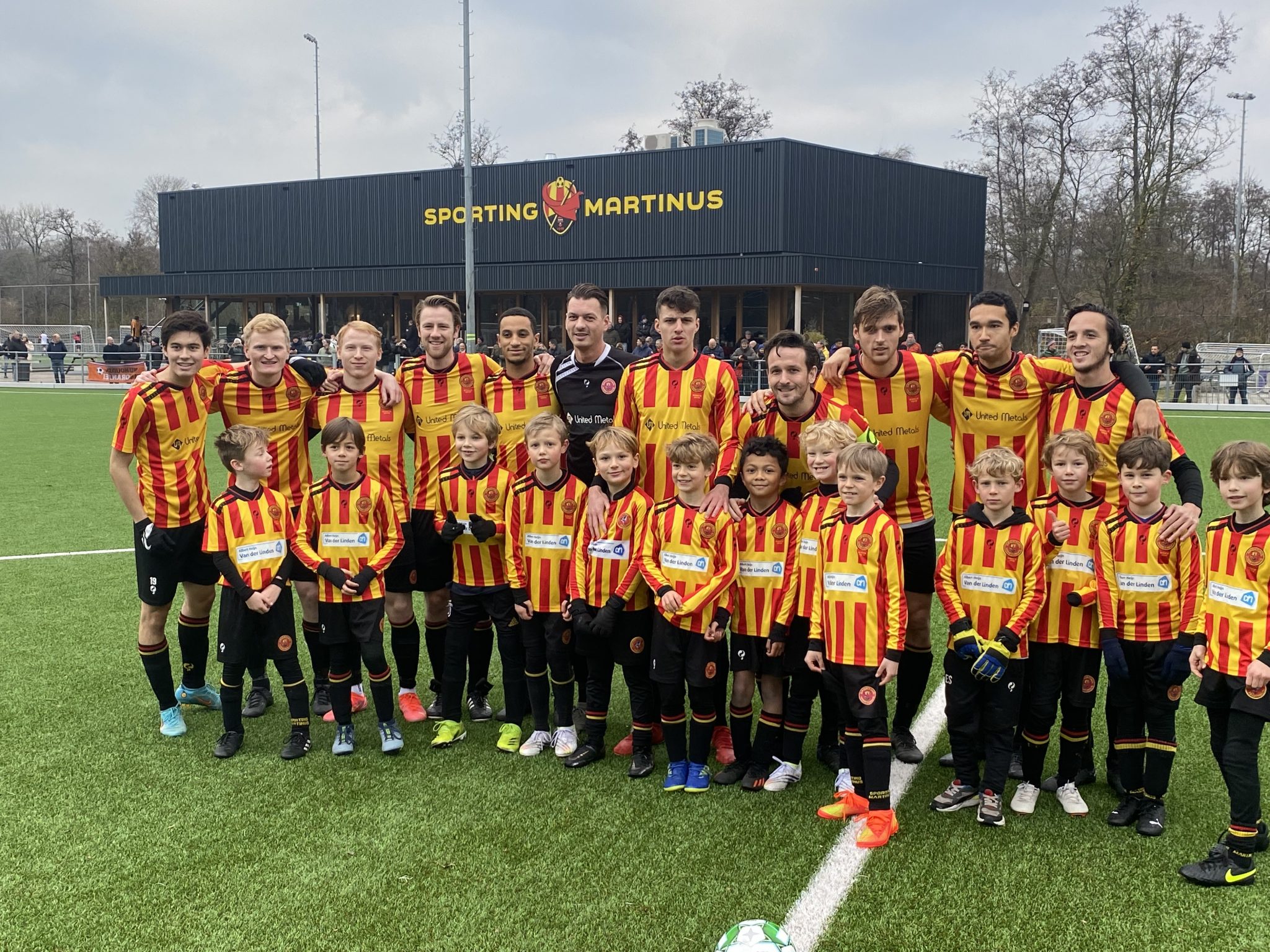 Zondag 1 sluit 2022 als ongeslagen koploper af na heerlijke topper | Sporting Martinus